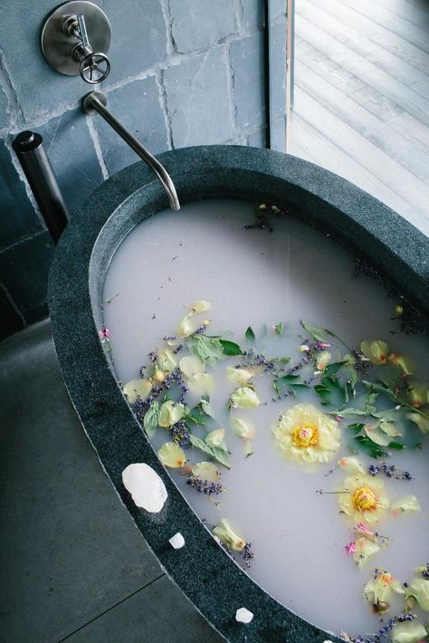 15+ Beautiful Bathtubs You Need To See – Glamour & Guide