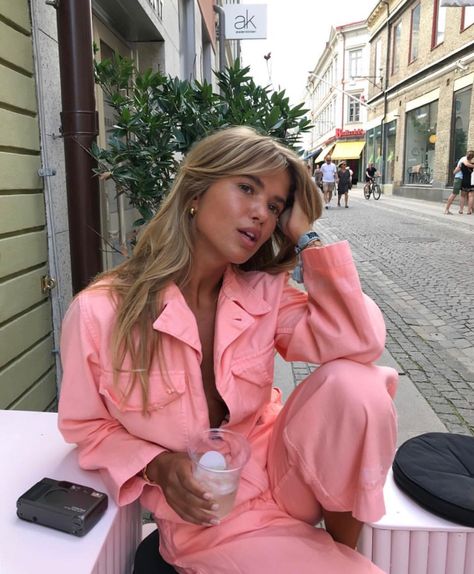 The Pretty In Pink Edit (It’s Back In Style!) – Glamour & Guide